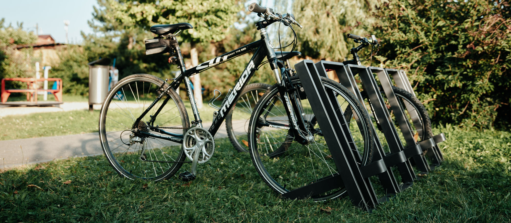 Stojan na kola IKS | Městský mobiliář - Urbania vybavení veřejného prostoru